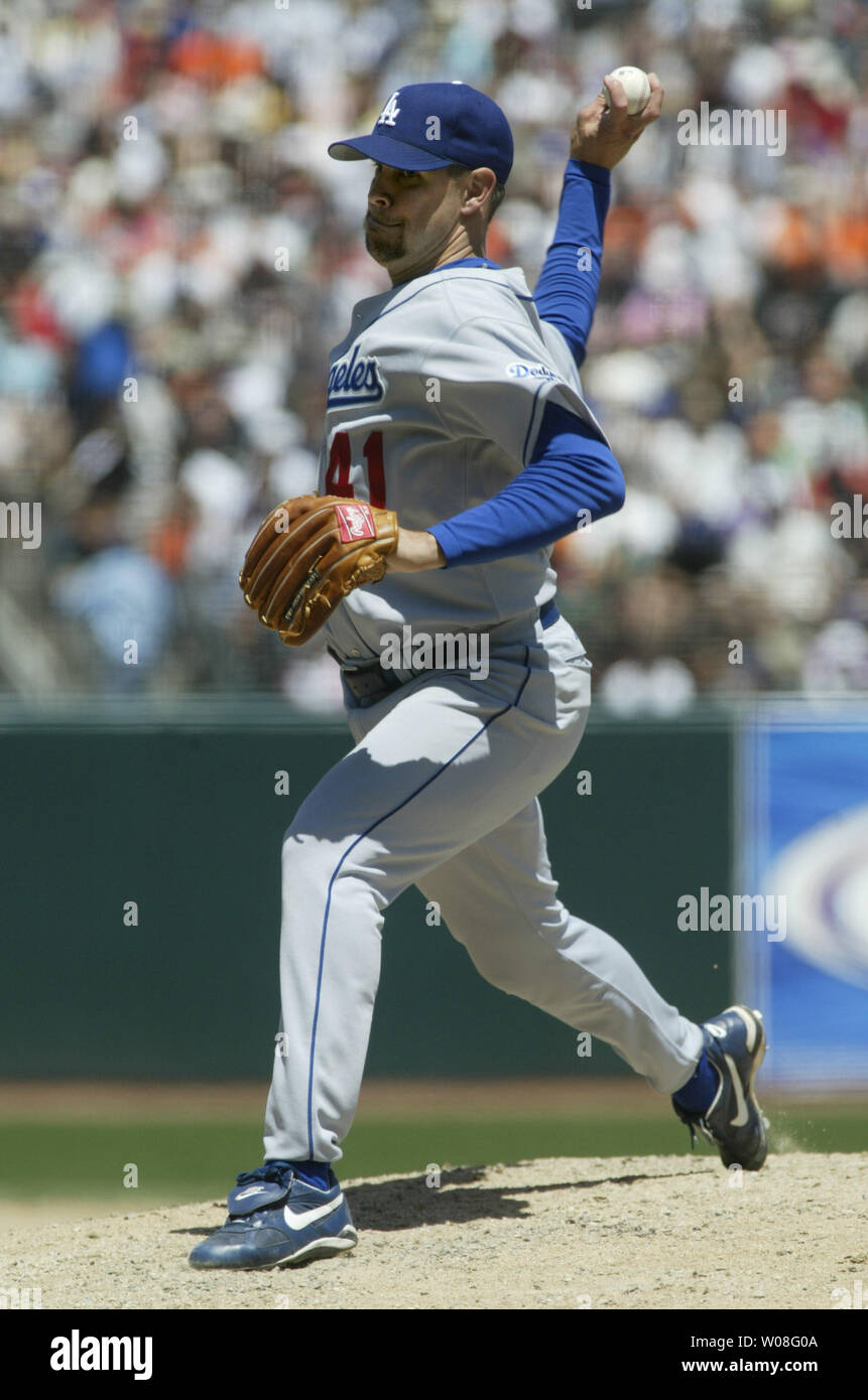 Los Angeles Dodgers Aaron Sele pitches to the San Francisco Giants at ...