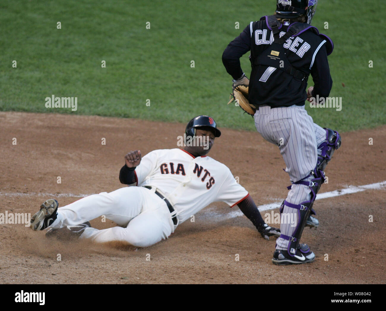 Slides across home plate hi-res stock photography and images - Alamy