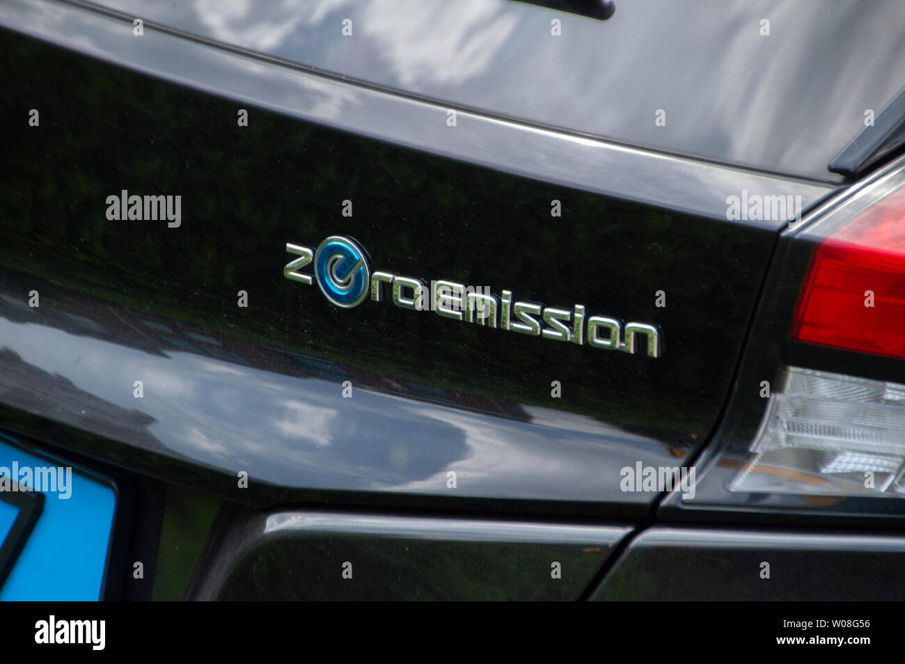 Zero emission nissan vehicle logo hi-res stock photography and images ...