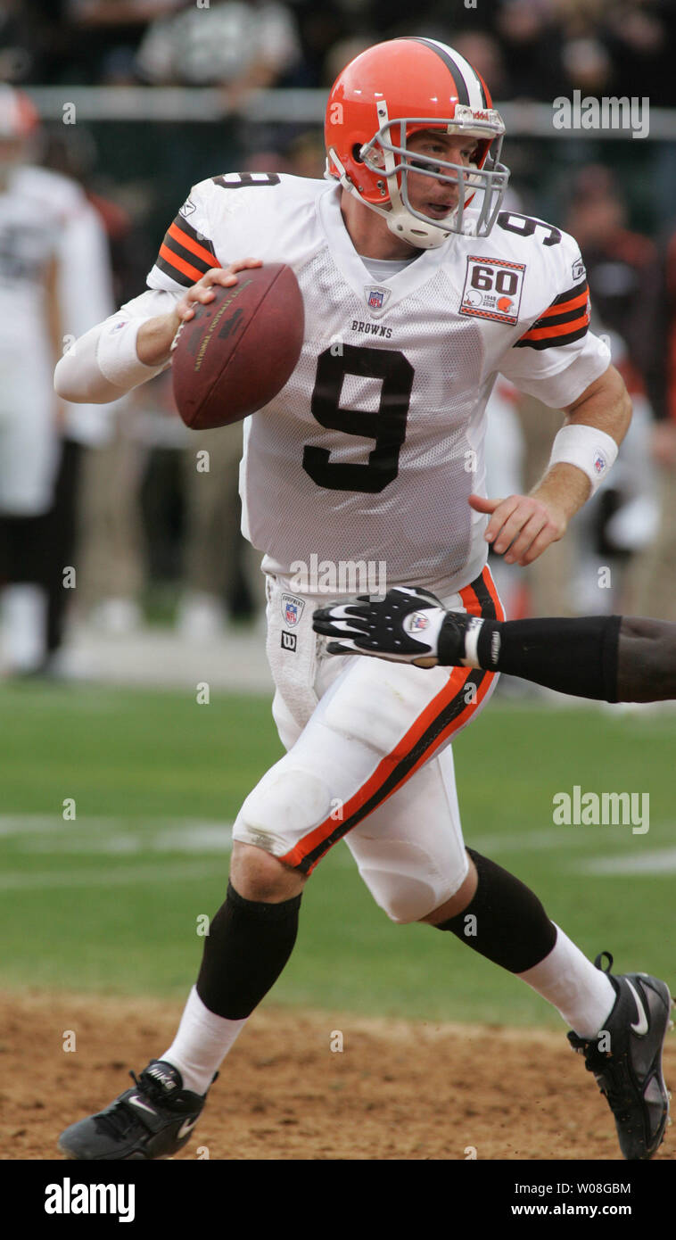 Cleveland Browns QB Charlie Frye (9) rolls out to pass against the ...