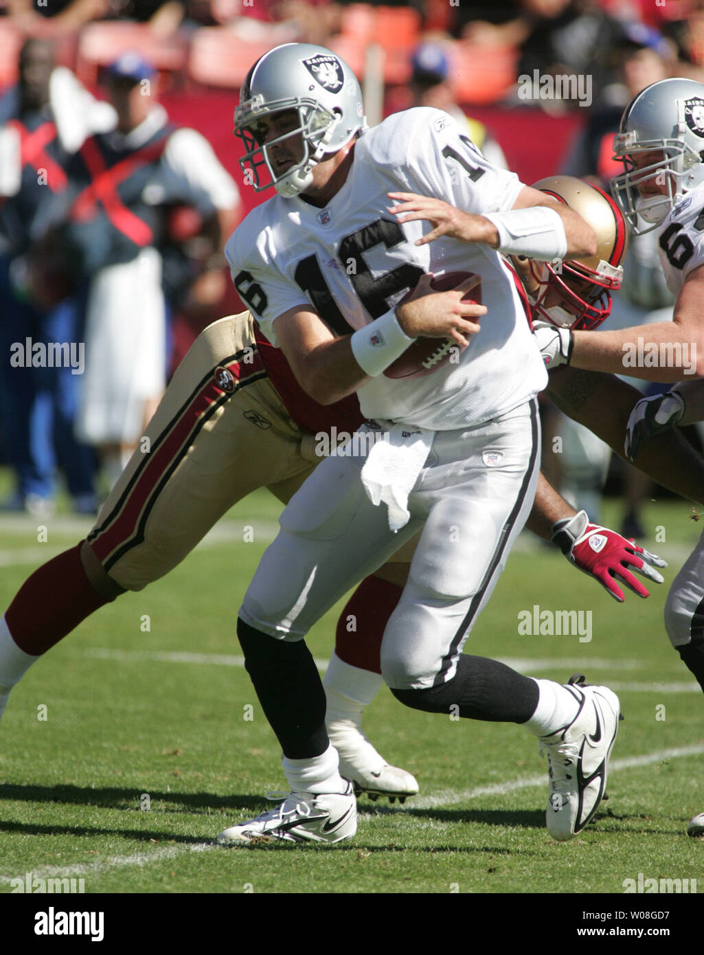 Qb pressure hi-res stock photography and images - Alamy