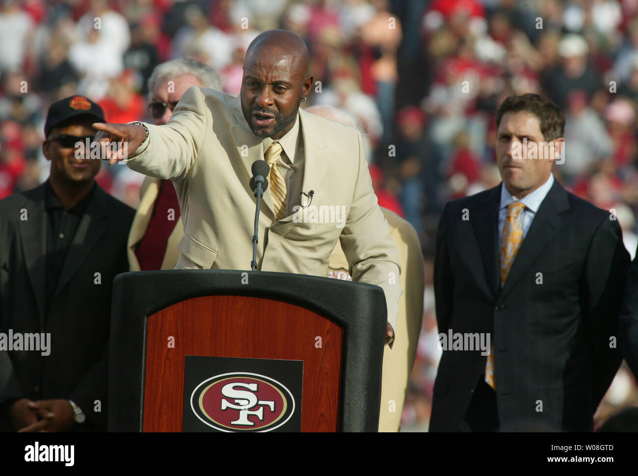 Jerry rice 49ers hi-res stock photography and images - Alamy