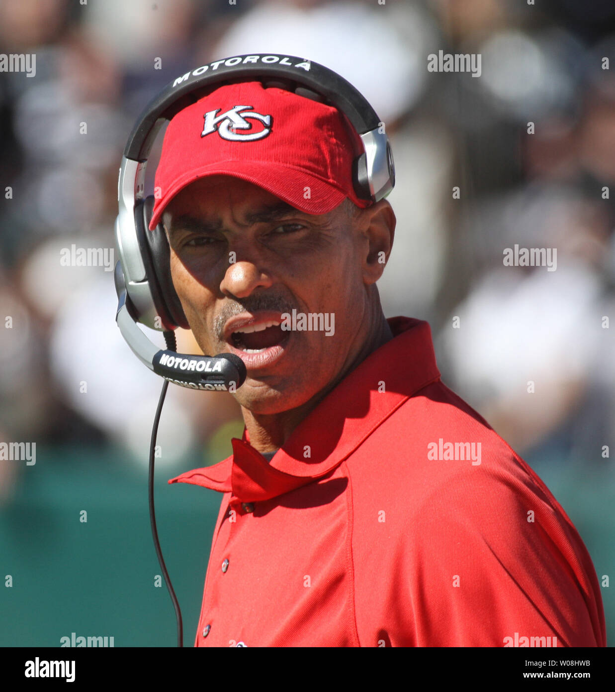 Kansas City Chiefs Head Coach Herm Edwards direct his team against the ...