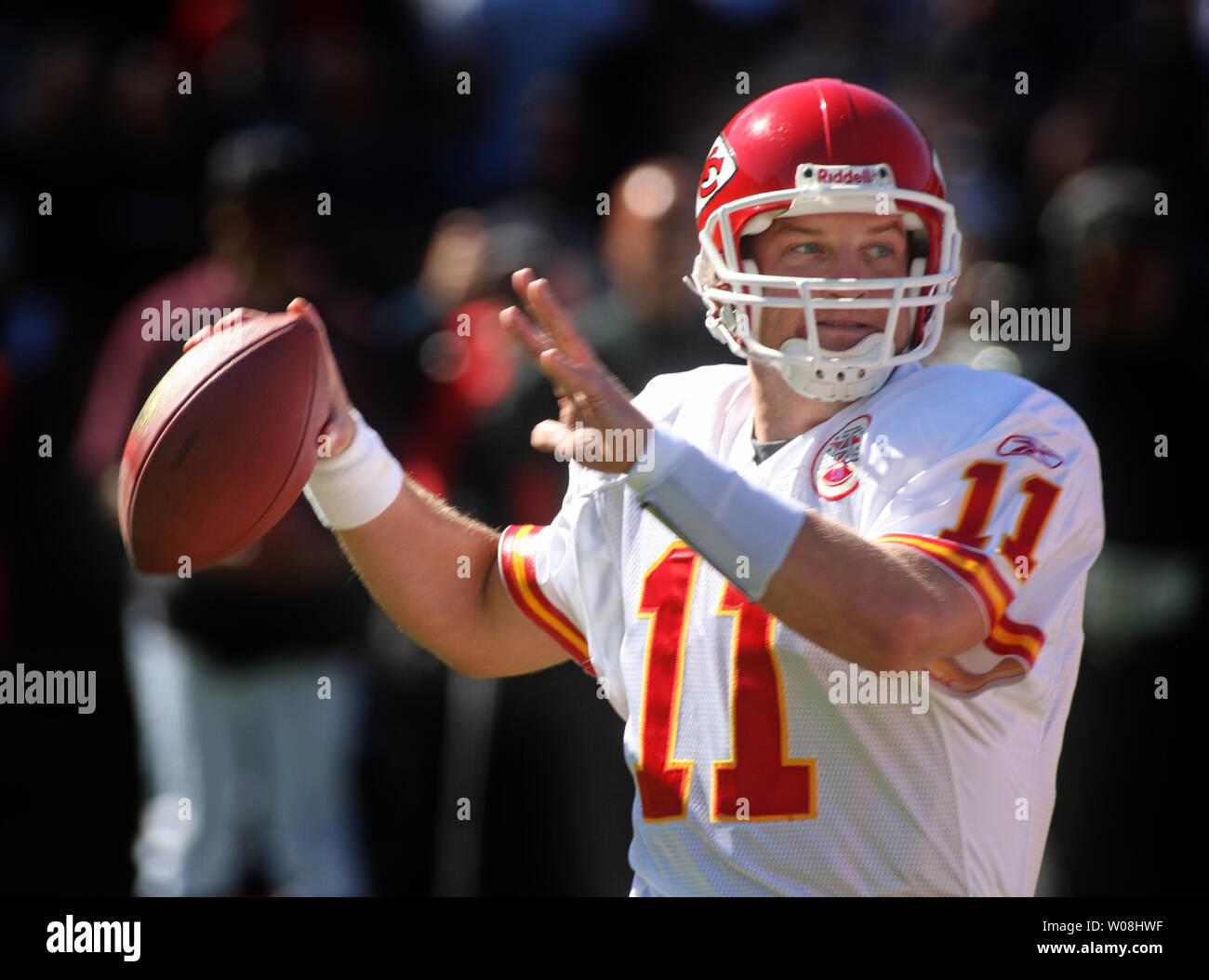Kansas City Chiefs QB Damon Huard looks for a receiver against the ...