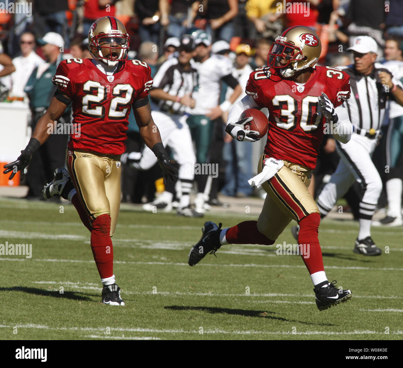 Blocked field goal hi-res stock photography and images - Alamy
