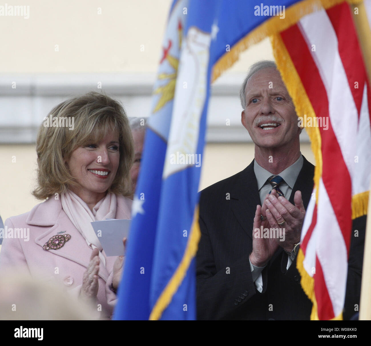 Hero pilot Captin Chesley "Sully" Sullenberber III and his wife Lorrie ...