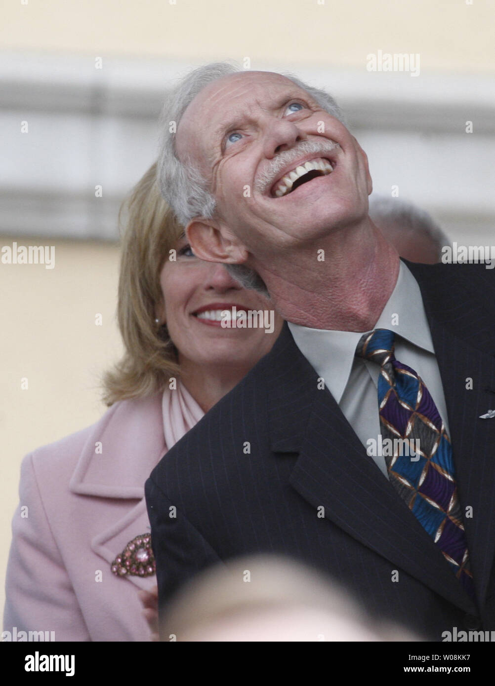 Hero pilot Captin Chesley "Sully" Sullenberber III and his wife Lorrie ...