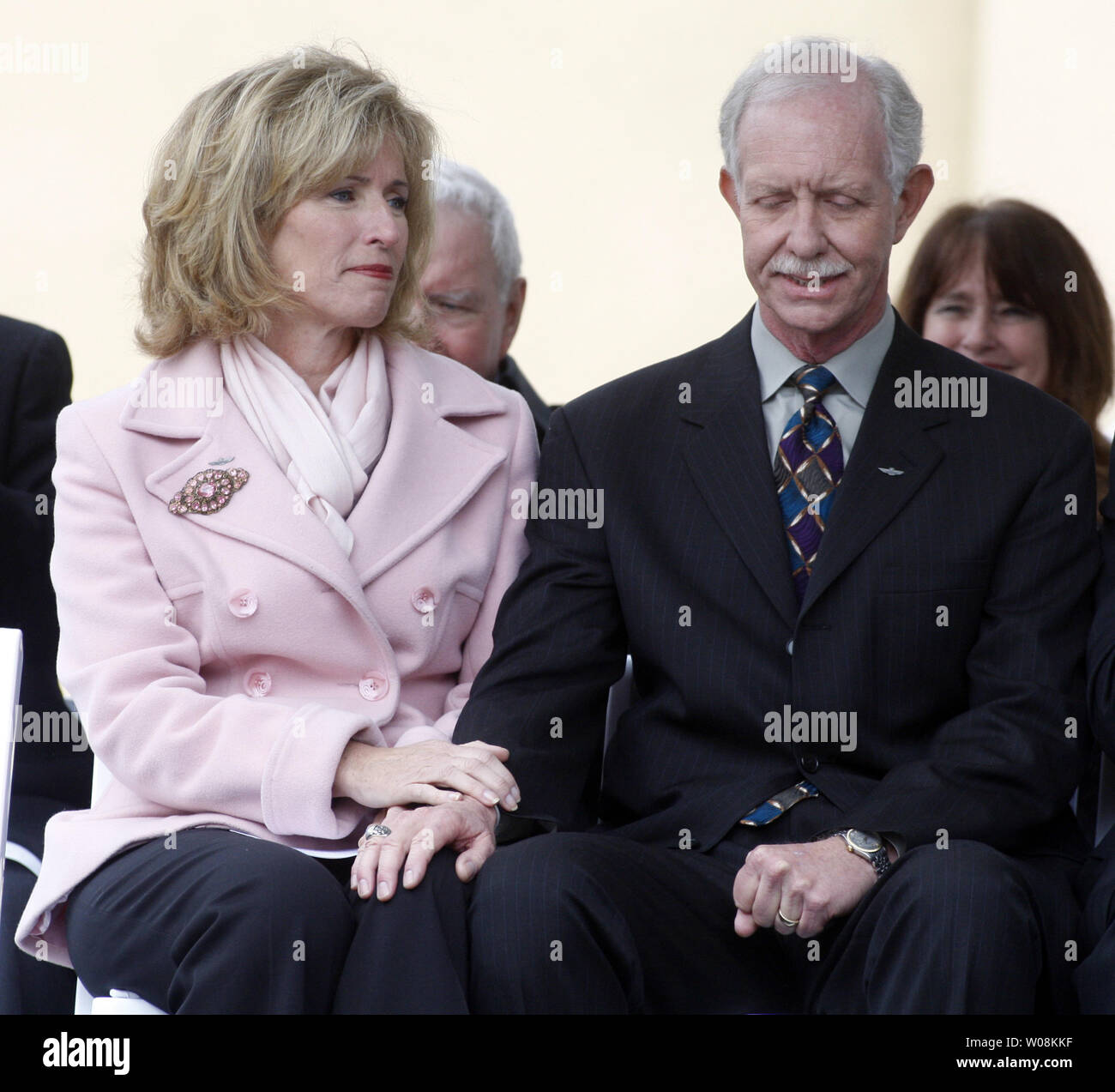 Wife lorrie sullenberger hi-res stock photography and images - Alamy