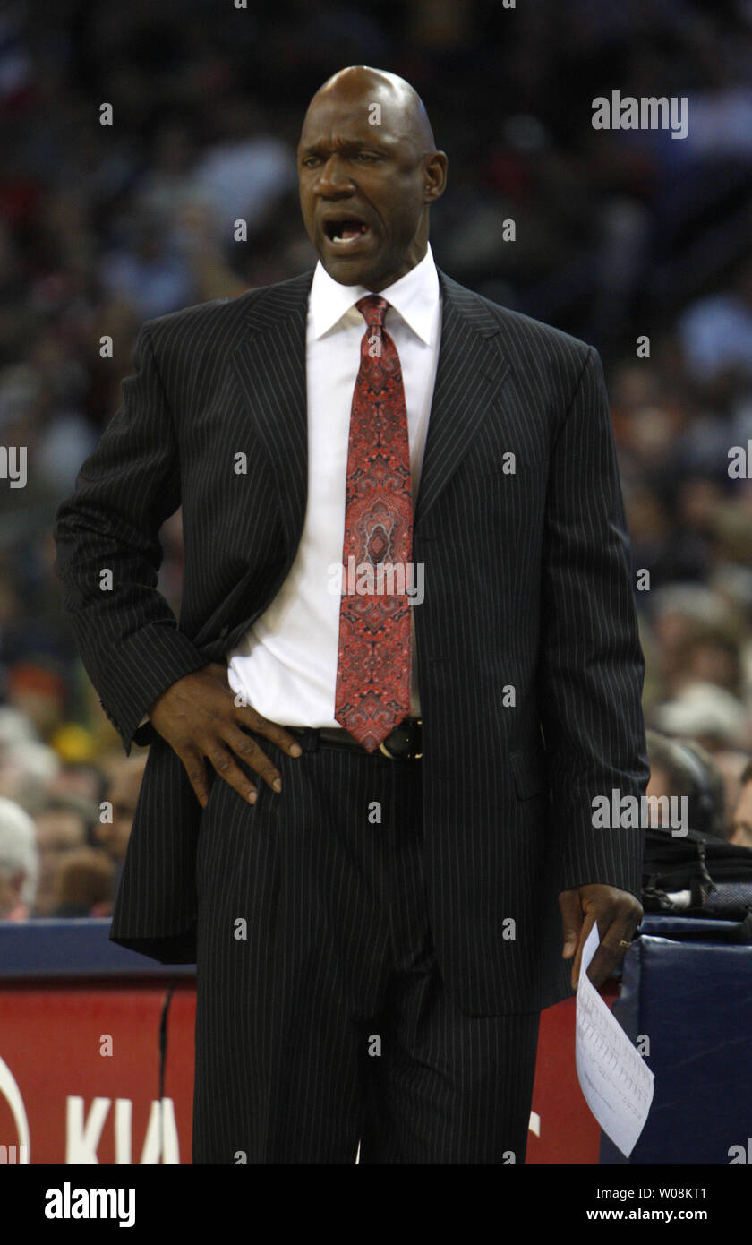 Phoenix Suns head coach Terry Porter takes umbrage to a referee's call ...