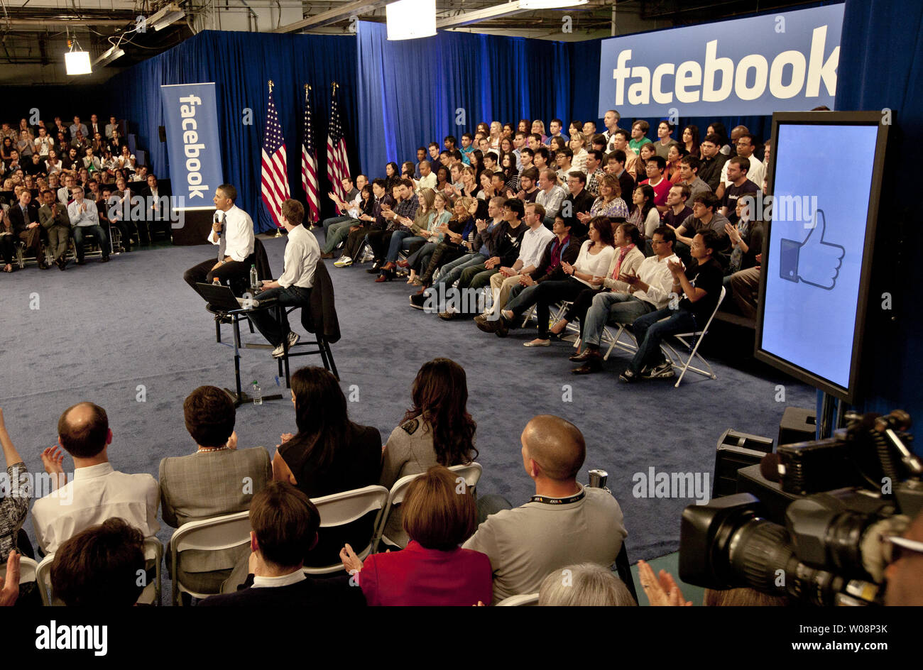 Mark zuckerberg facebook employees hi-res stock photography and images ...