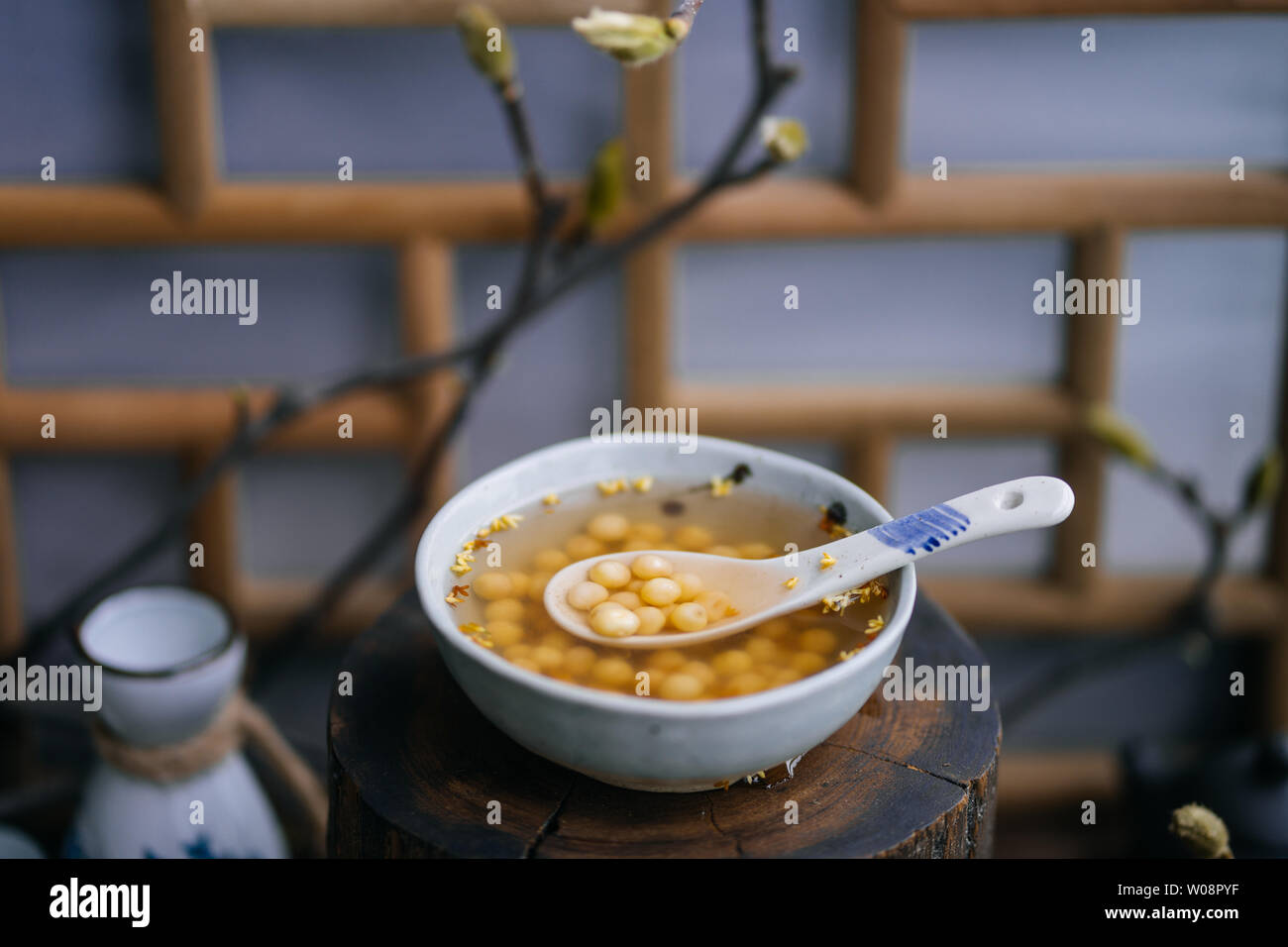 Chinese cuisine chicken head rice Stock Photo - Alamy