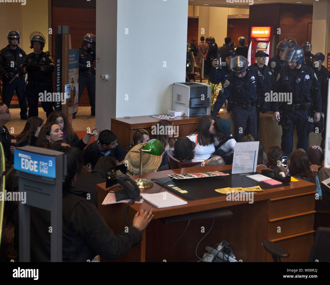 Kiss goodbye hi-res stock photography and images - Alamy