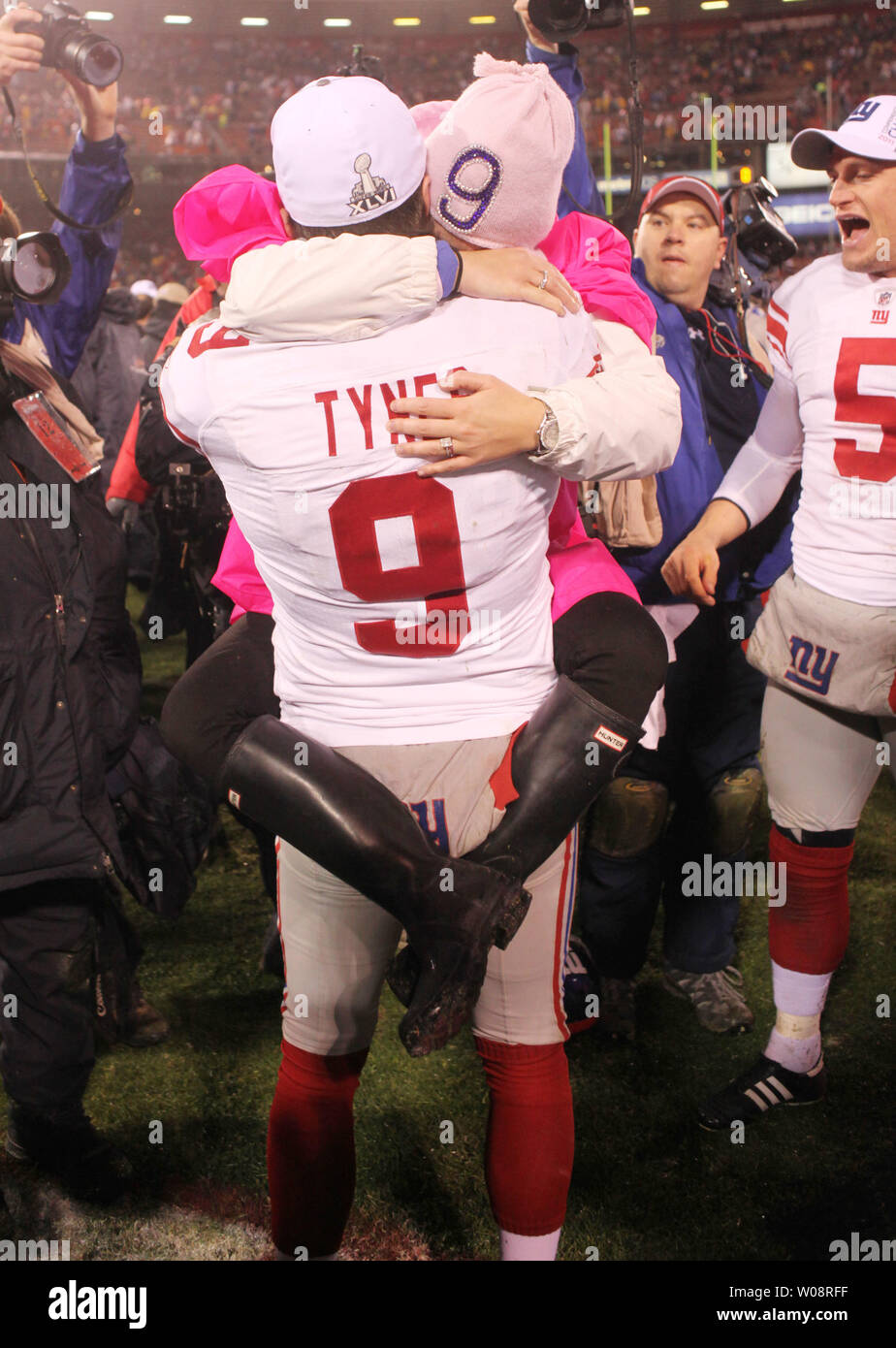 New York Giants kicker Lawrence Tynes (9) is greeted by wife Amanda ...