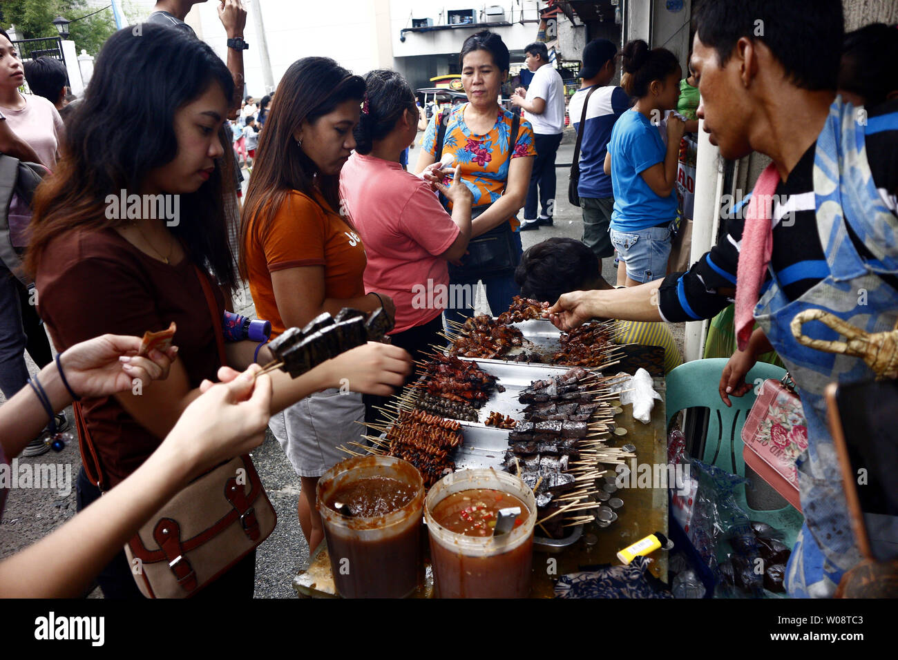 Filipino food kiosk hi-res stock photography and images - Alamy