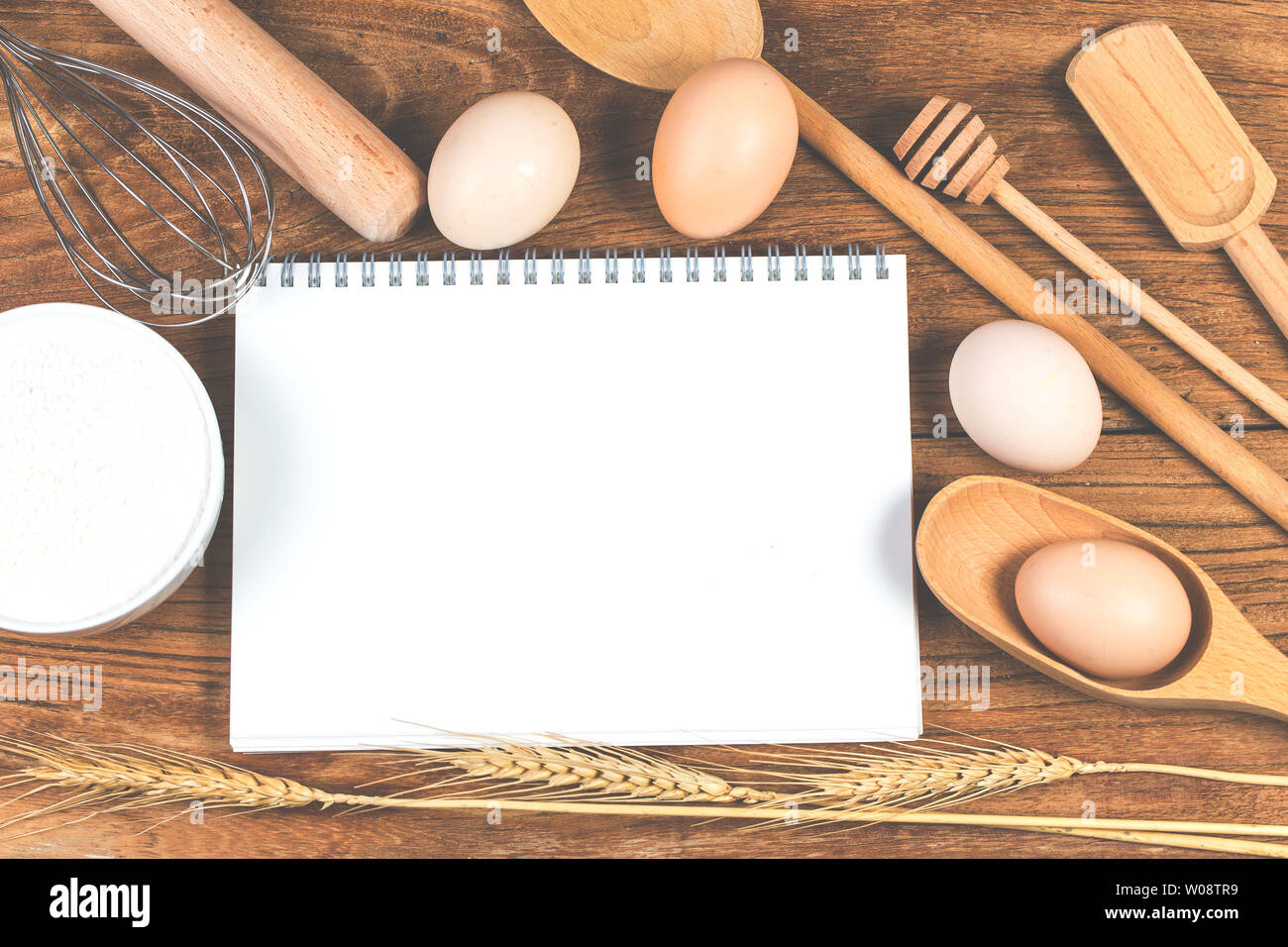 Spaghetti making background Stock Photo - Alamy