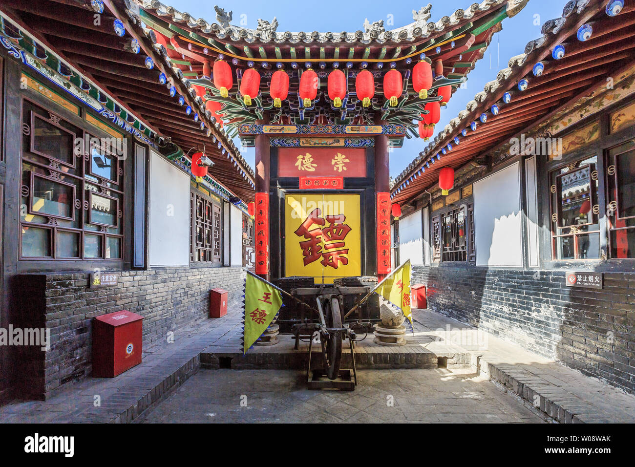 Storage daylight city tourism table hi-res stock photography and images ...