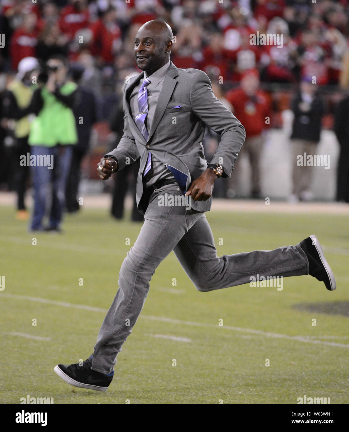 Jerry rice 49ers hi-res stock photography and images - Alamy