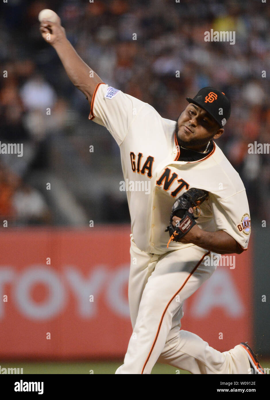 San Francisco Giants long reliever Jean Machi throws in the third ...
