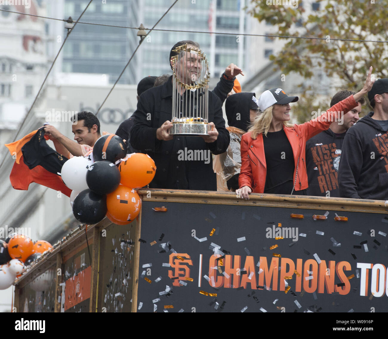 San Francisco Giants manager Bruce Bochey and wife Kim ride with the ...