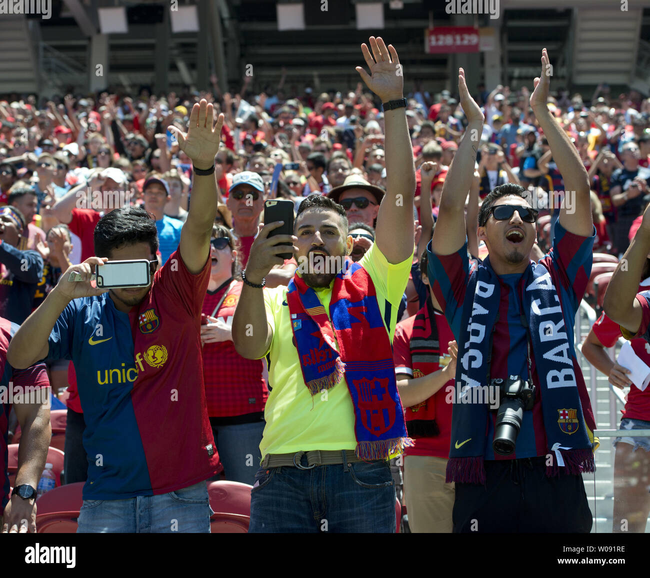 Fc barcelona fans hi-res stock photography and images - Alamy