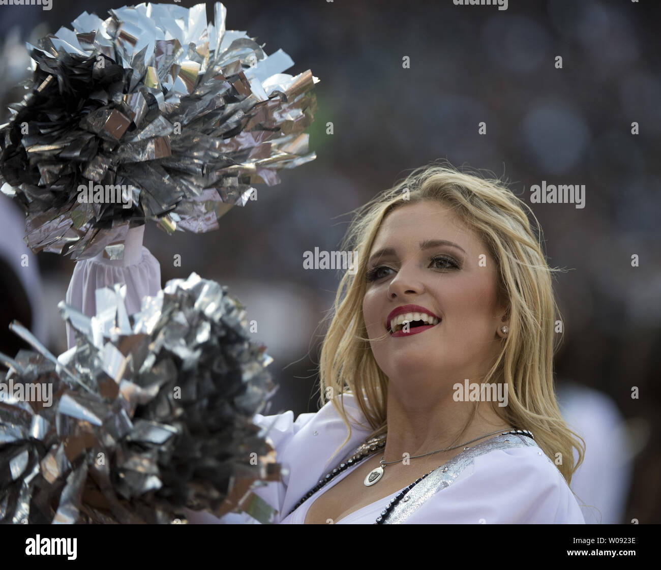Oakland raiderettes hi-res stock photography and images - Alamy