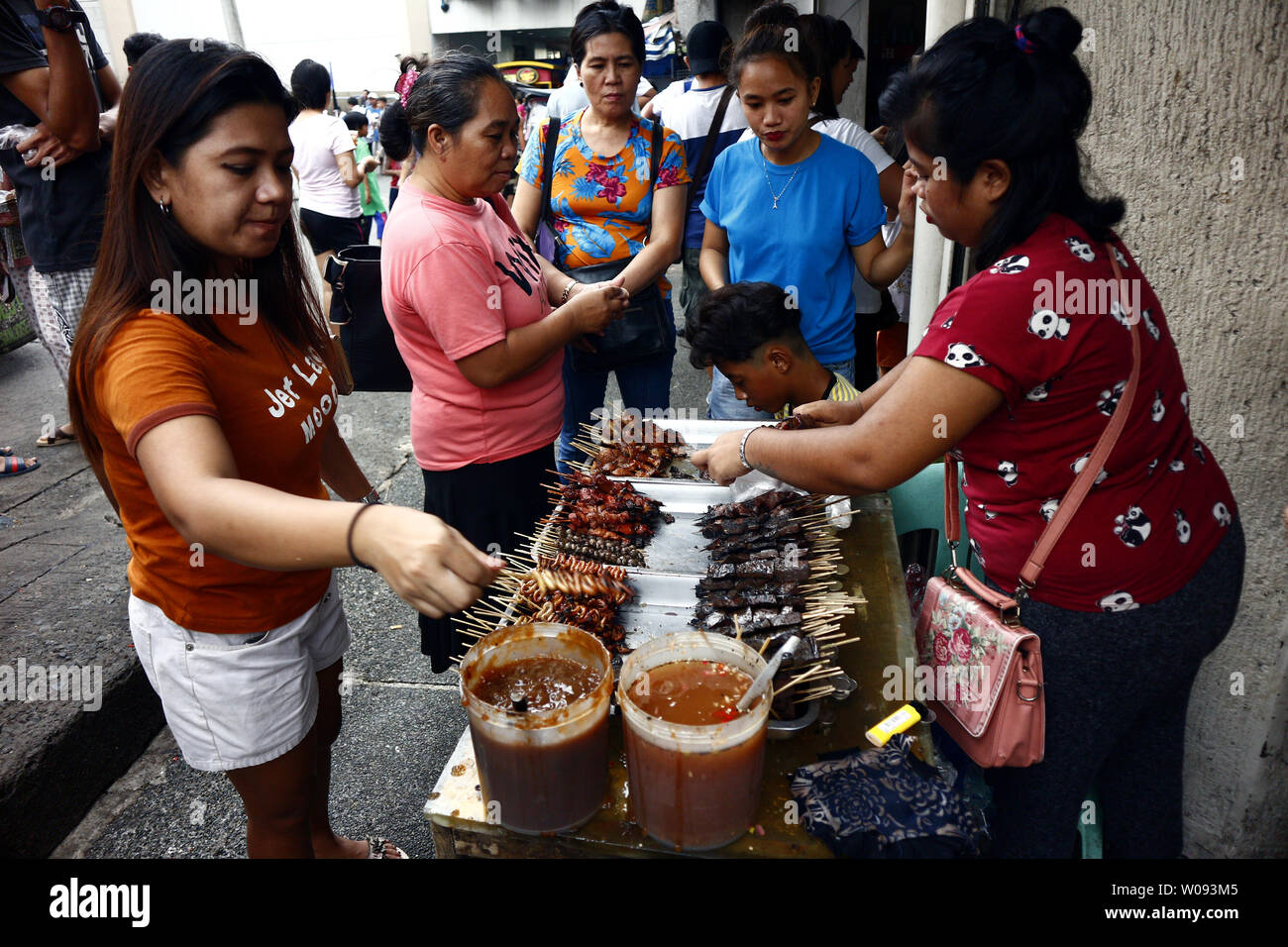 Filipino food kiosk hi-res stock photography and images - Alamy