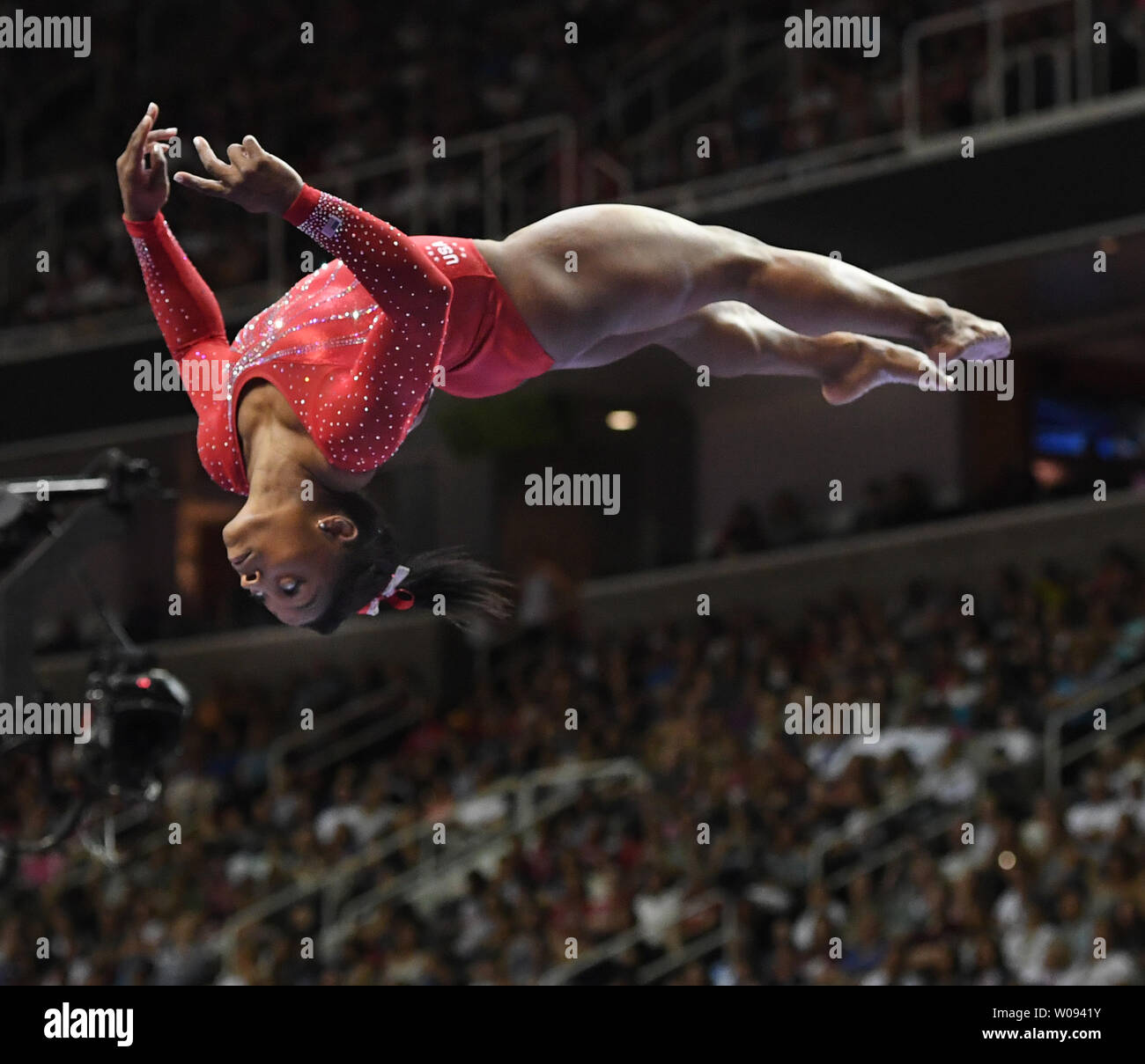 Simone Biles performs on the balance beam at the Women's Olympic ...