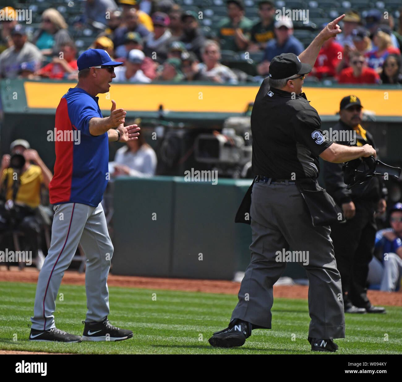 Manager arguing with umpire hi-res stock photography and images - Alamy