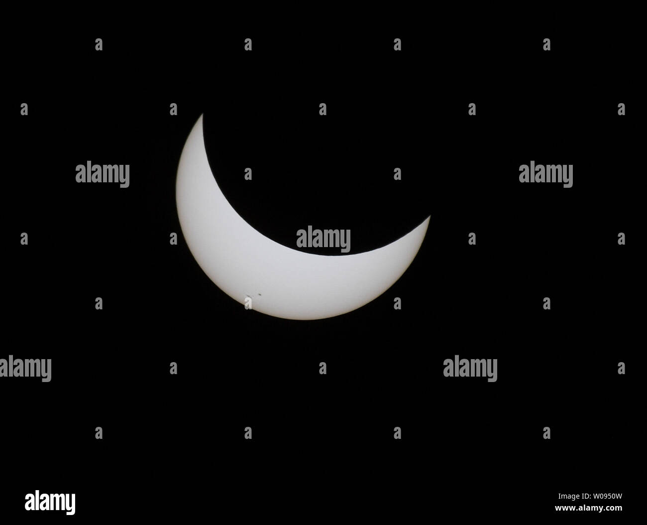 Moon block sun hi-res stock photography and images - Alamy