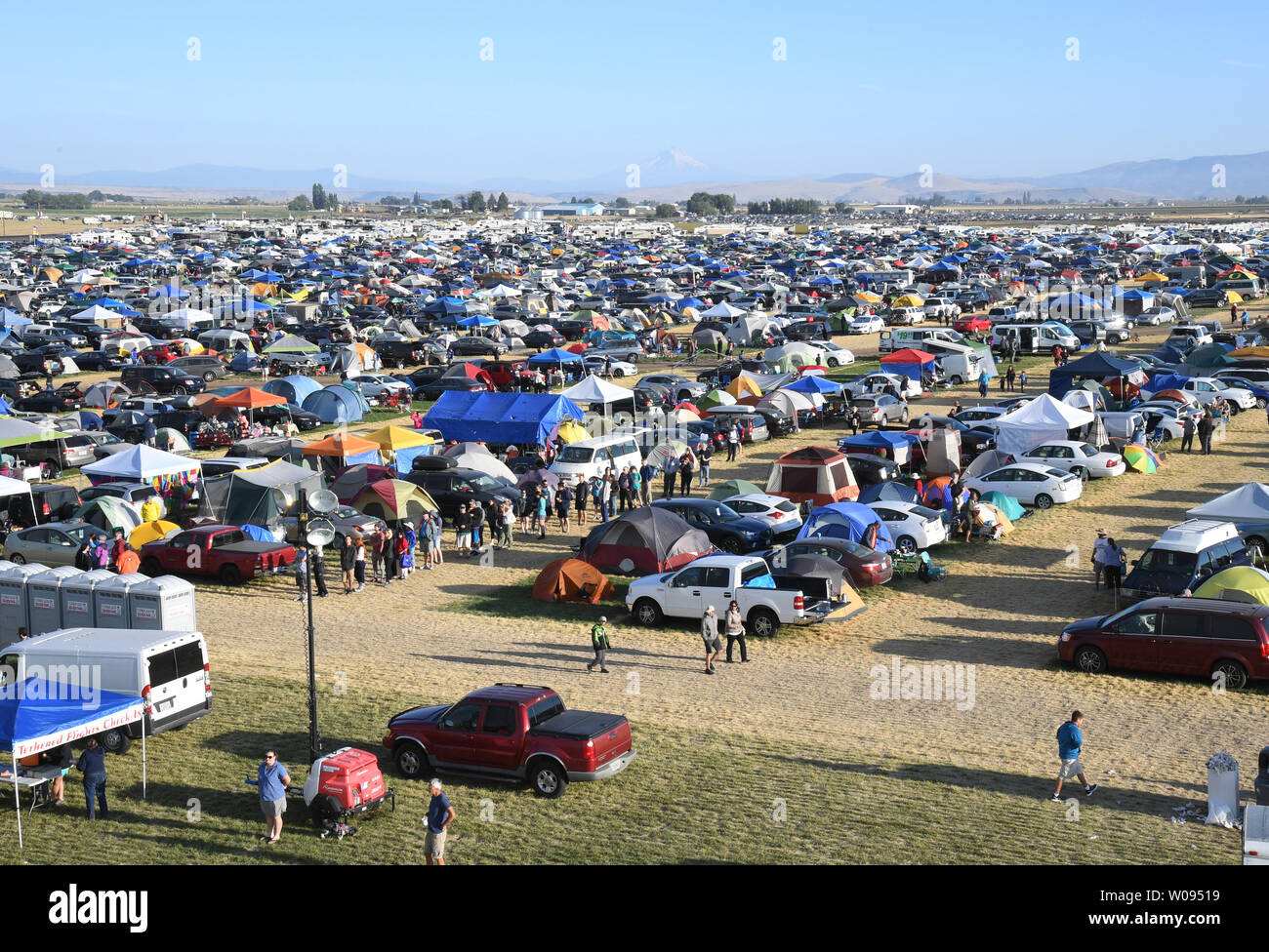 Thousands wait for the the total solar eclipse at Solartown in Madras ...
