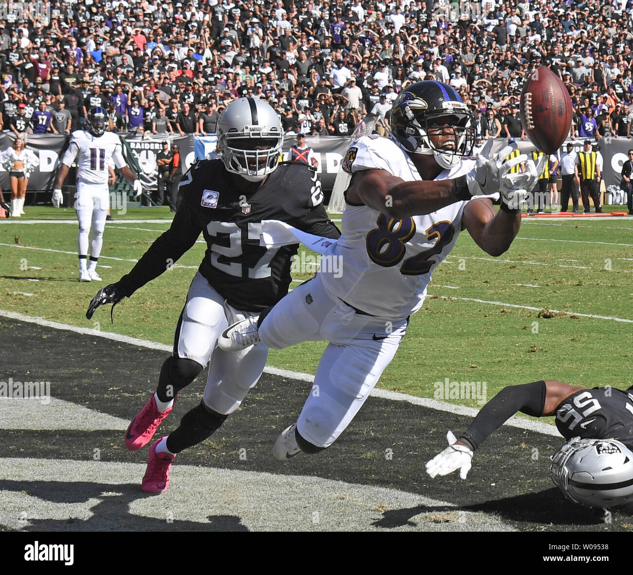 Baltimore Ravens TE Benjamin Watson (82) reaches in vain for a pass ...