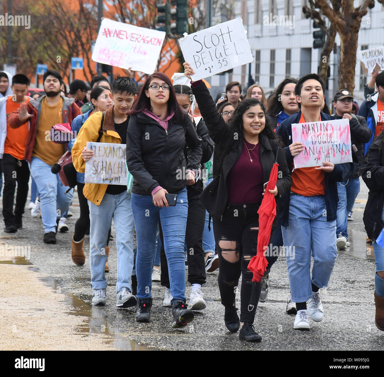 Students walking out of High School march to a demonstration at City ...