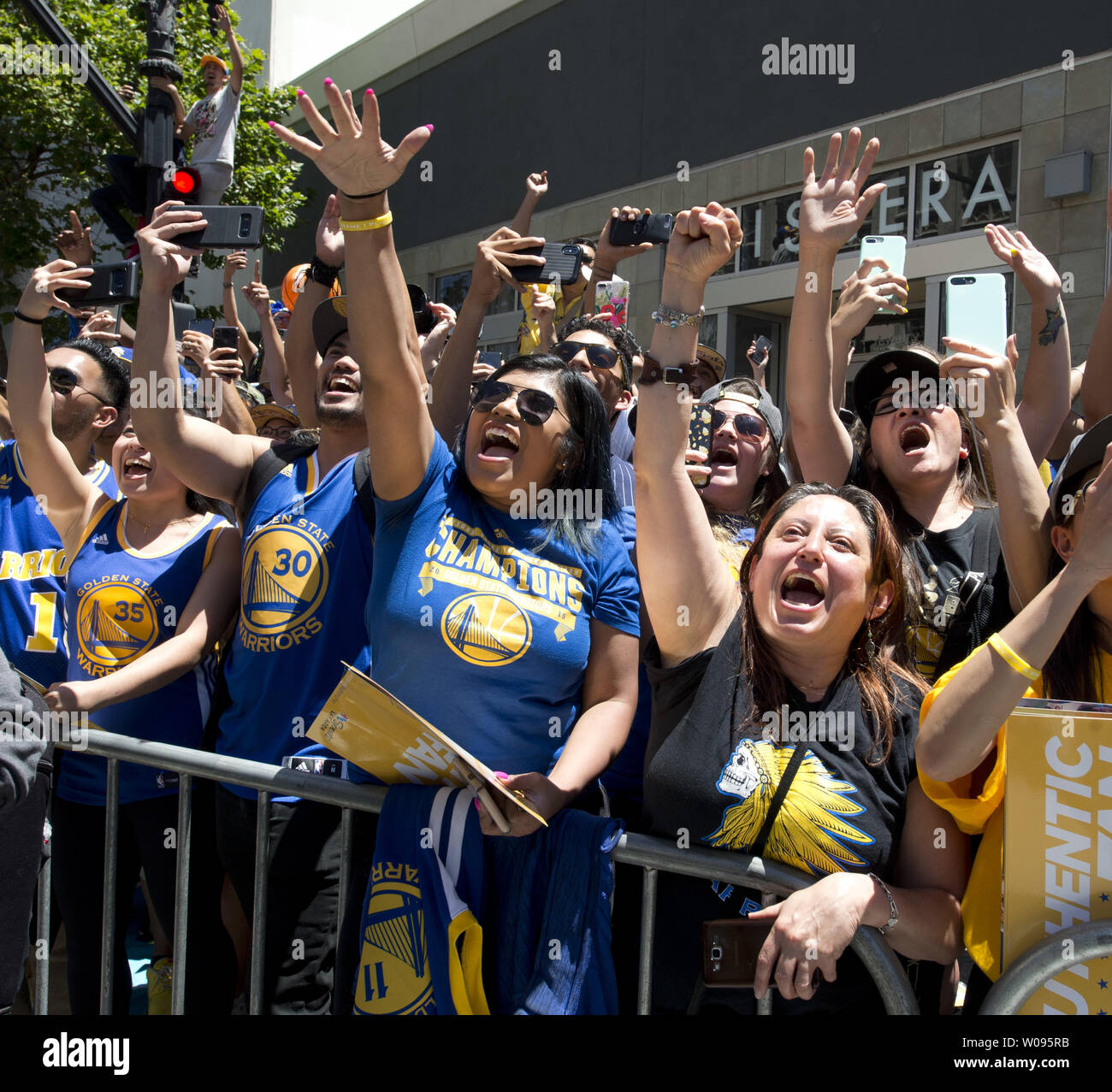 Golden state warrior fans hi-res stock photography and images - Alamy