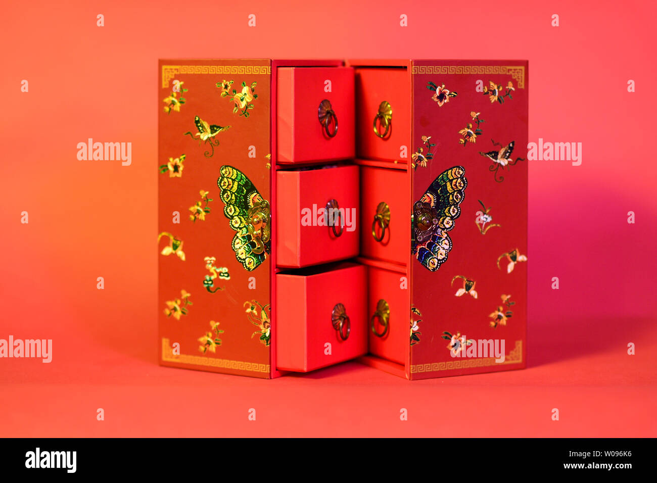 Open chinese elements hi-res stock photography and images - Alamy