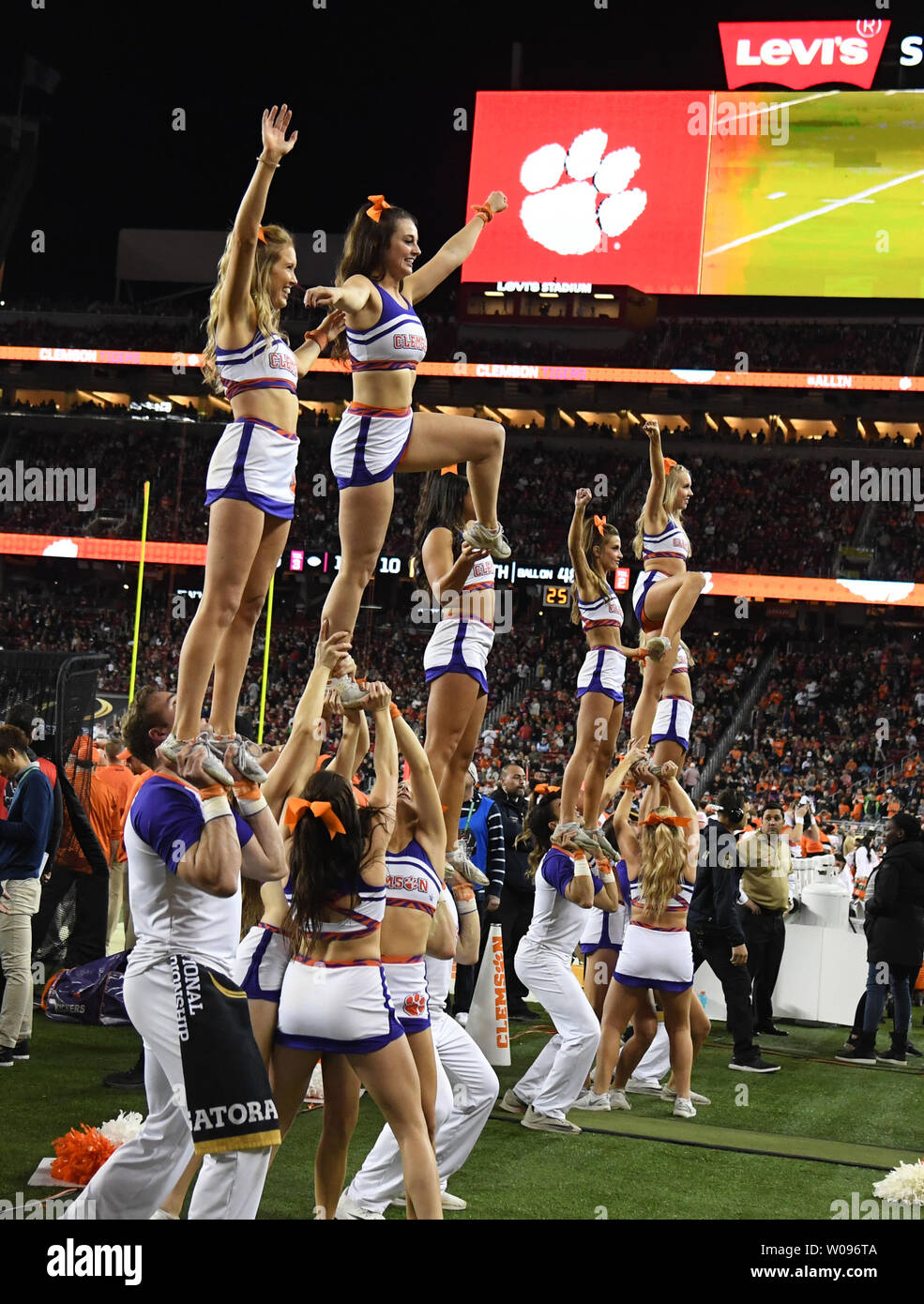 Alabama cheerleaders hi-res stock photography and images - Alamy