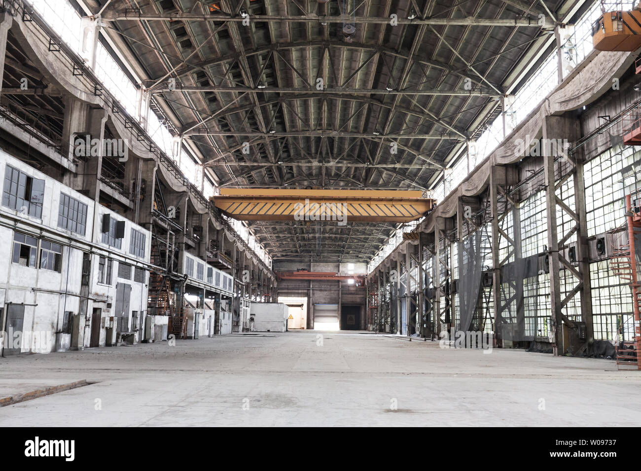 Air space in indoor warehouse hi-res stock photography and images - Alamy