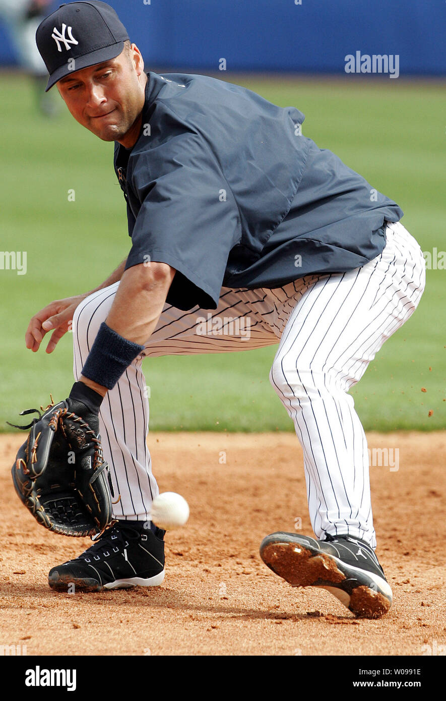 Fielding practice during hi-res stock photography and images - Alamy