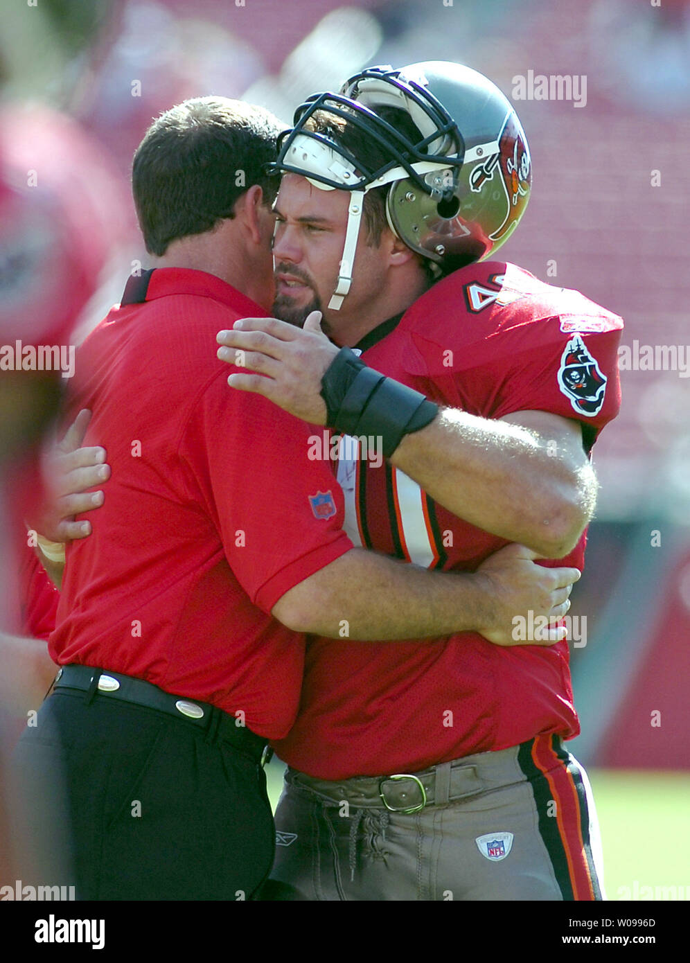 Tampa Bay Buccaneers' linebacker's coach Joe Barry hugs fullback Mike ...