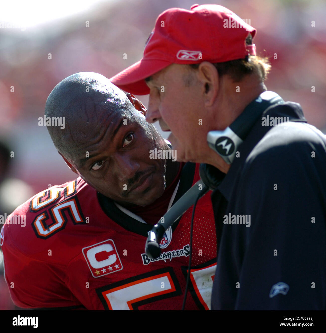Derrick brooks hi-res stock photography and images - Alamy