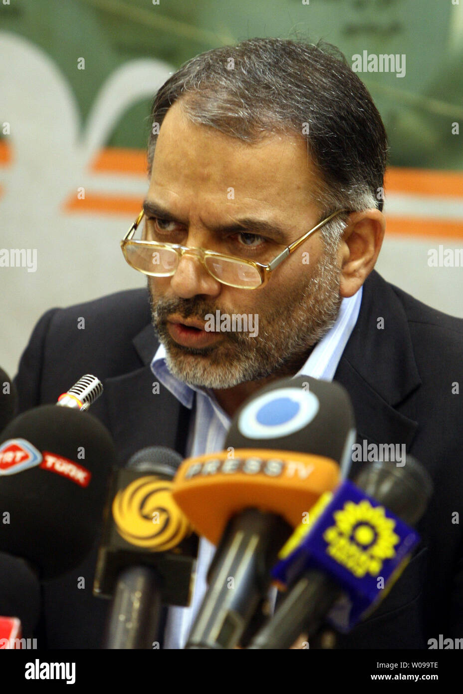 Iranian red crescent hi-res stock photography and images - Alamy