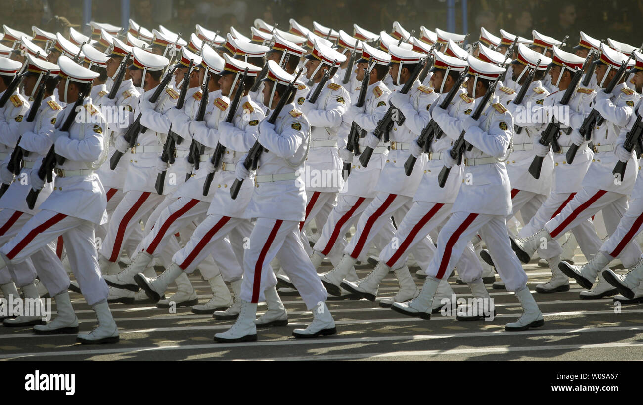 Iranian army parade hi-res stock photography and images - Alamy