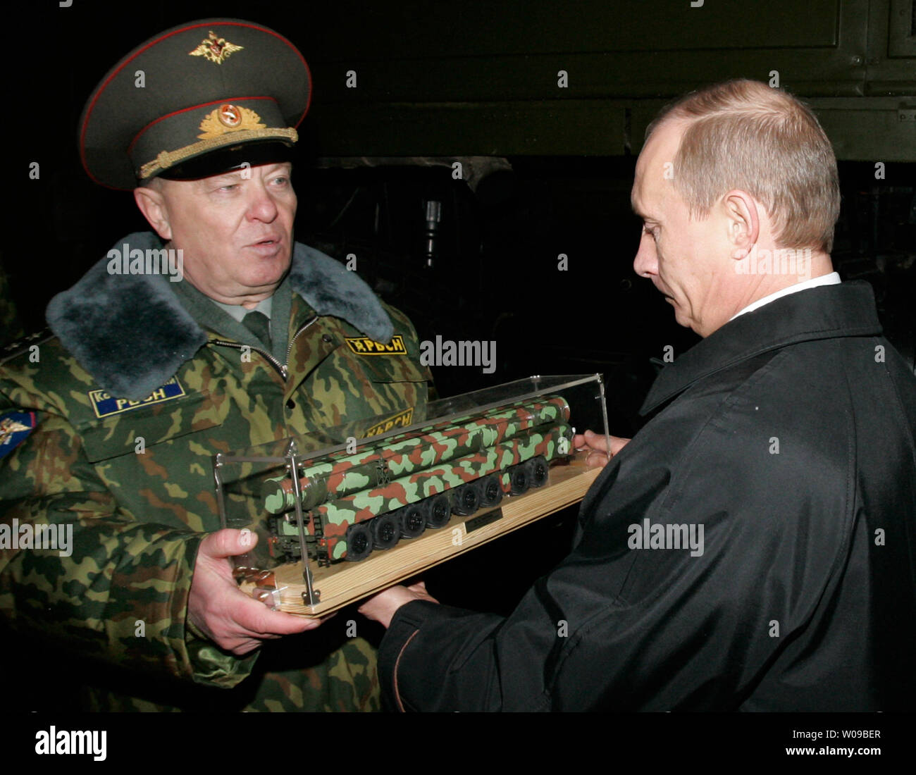 Russian Strategic Missile Forces Chief, Col.-Gen. Nikolai Solovtsov, (L ...