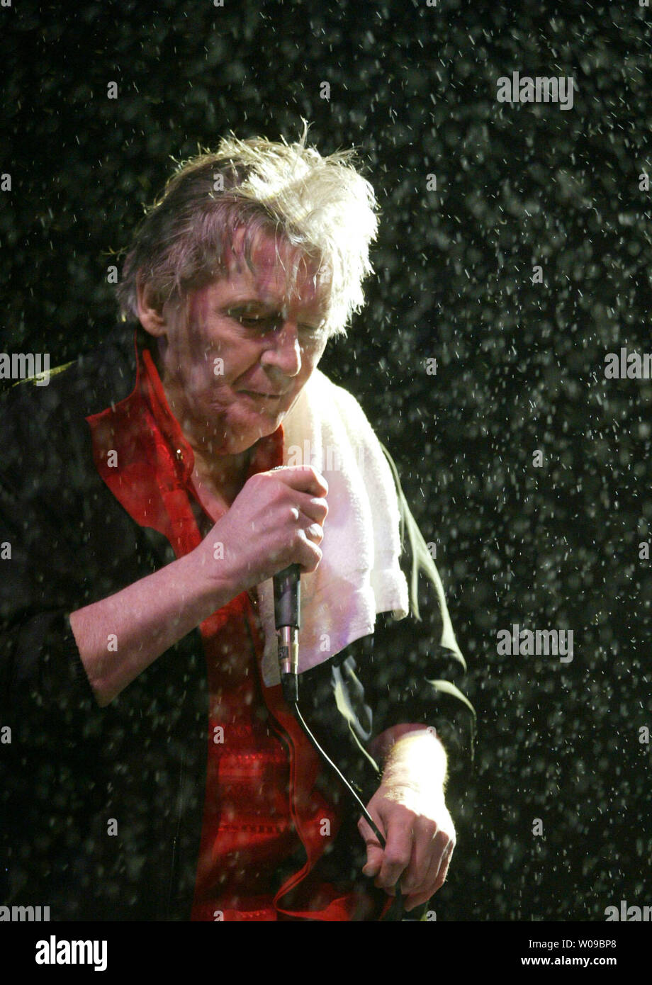 Puddle of mudd hi-res stock photography and images - Alamy