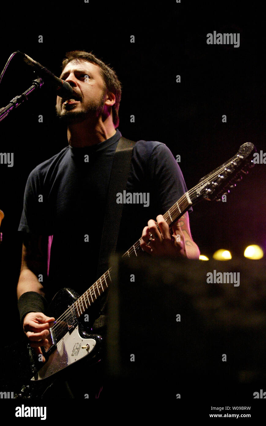 Is foo fighters lead singer hi-res stock photography and images - Alamy