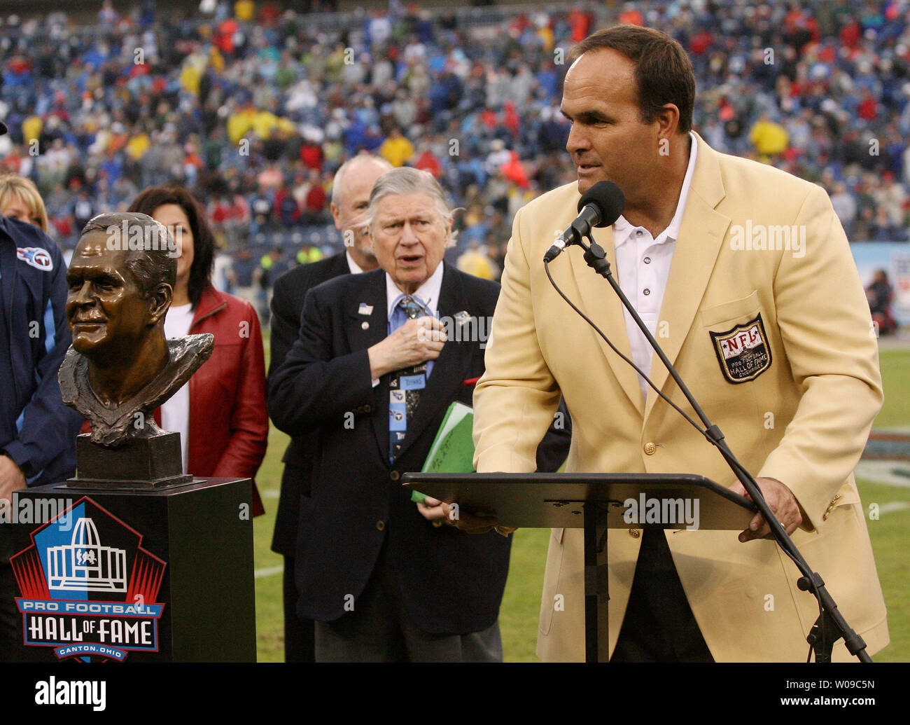 Bud adams, titans hi-res stock photography and images - Alamy