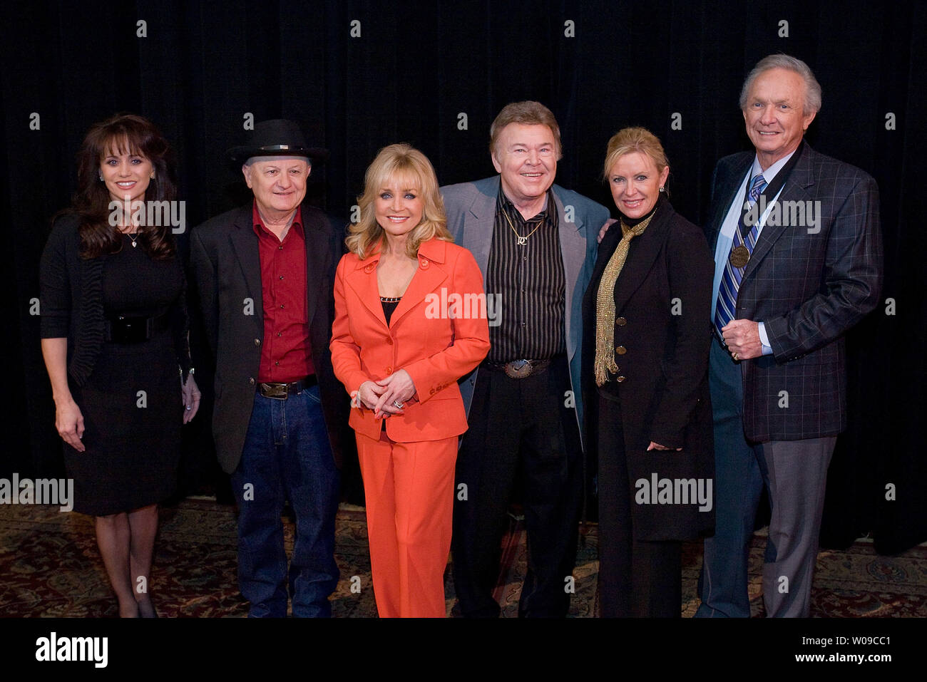 (L-R) Louise Mandrell, 2009 Country Music Hall of Fame inductees ...