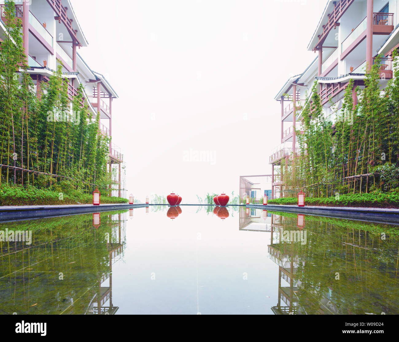 Building near pond hi-res stock photography and images - Alamy