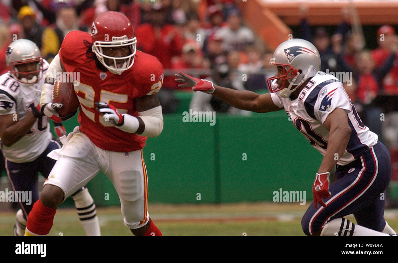 Troy brown 2005 hi-res stock photography and images - Alamy