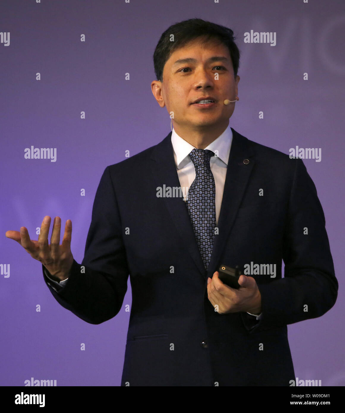 Robin li hi-res stock photography and images - Alamy