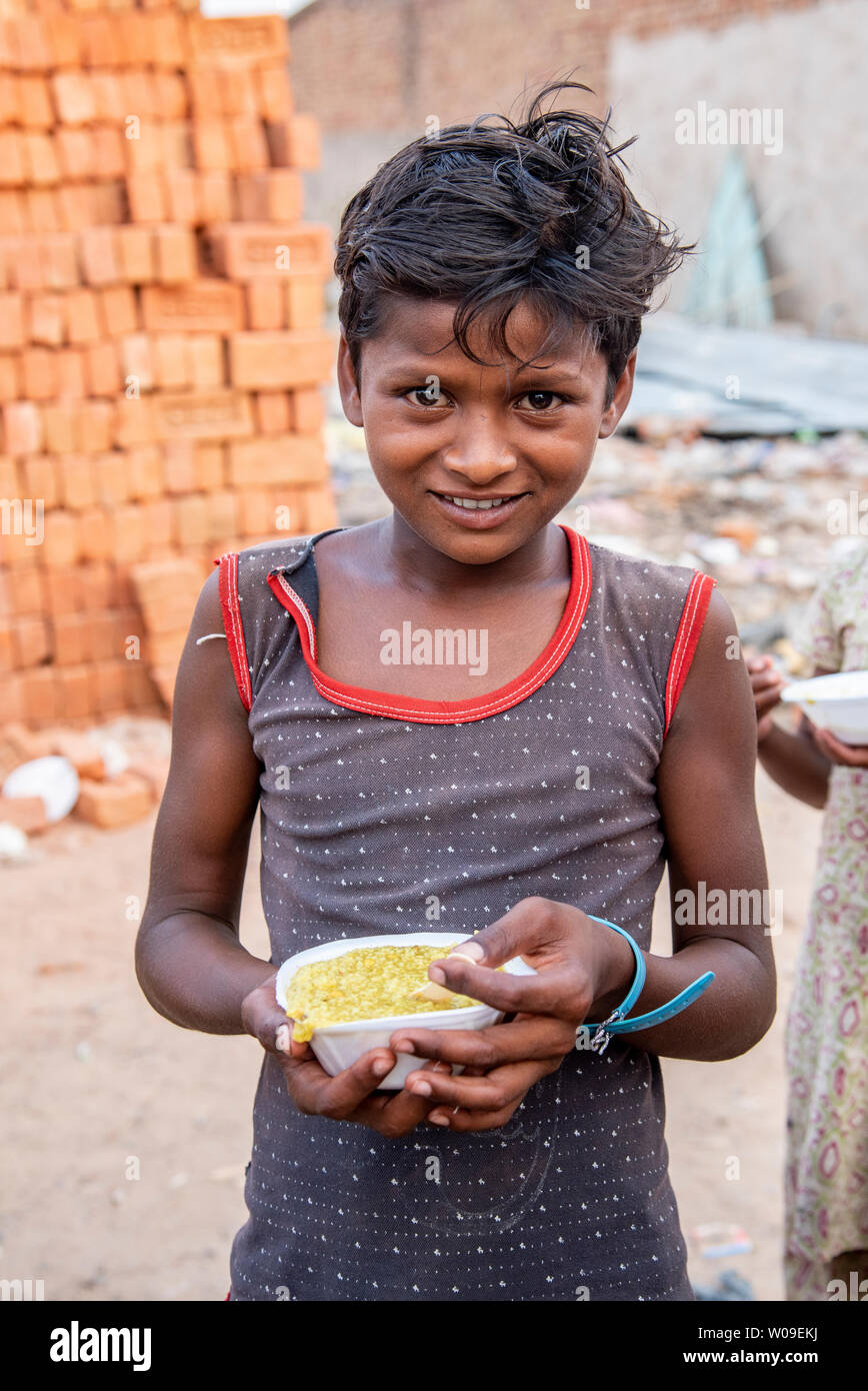 Poor children at a food distribution camp in New Delhi, India Stock ...